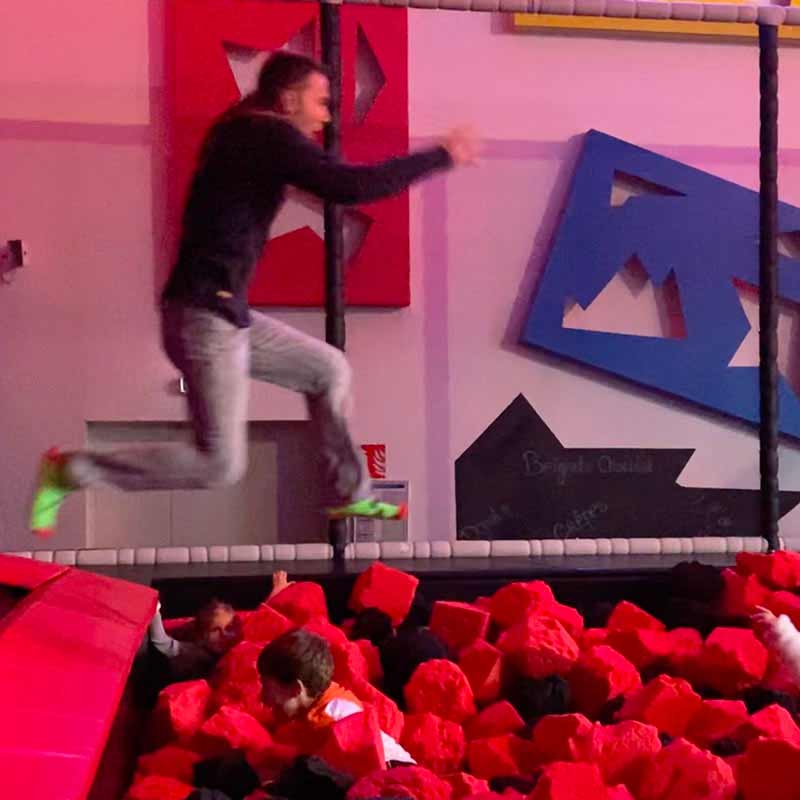 Votre Laser Game entièrement équipé près d'Agen · Monster Games Laser